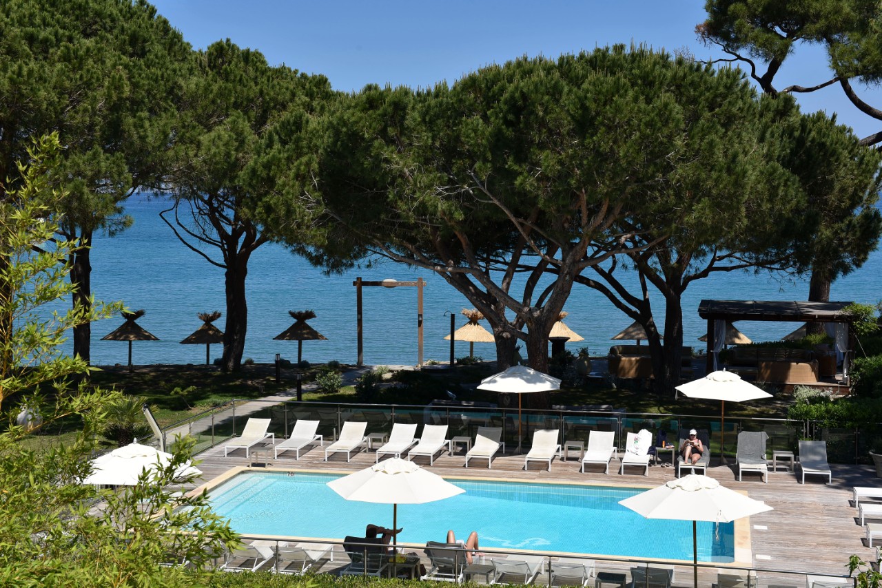 LA ROYA - LiFE Style Magazine