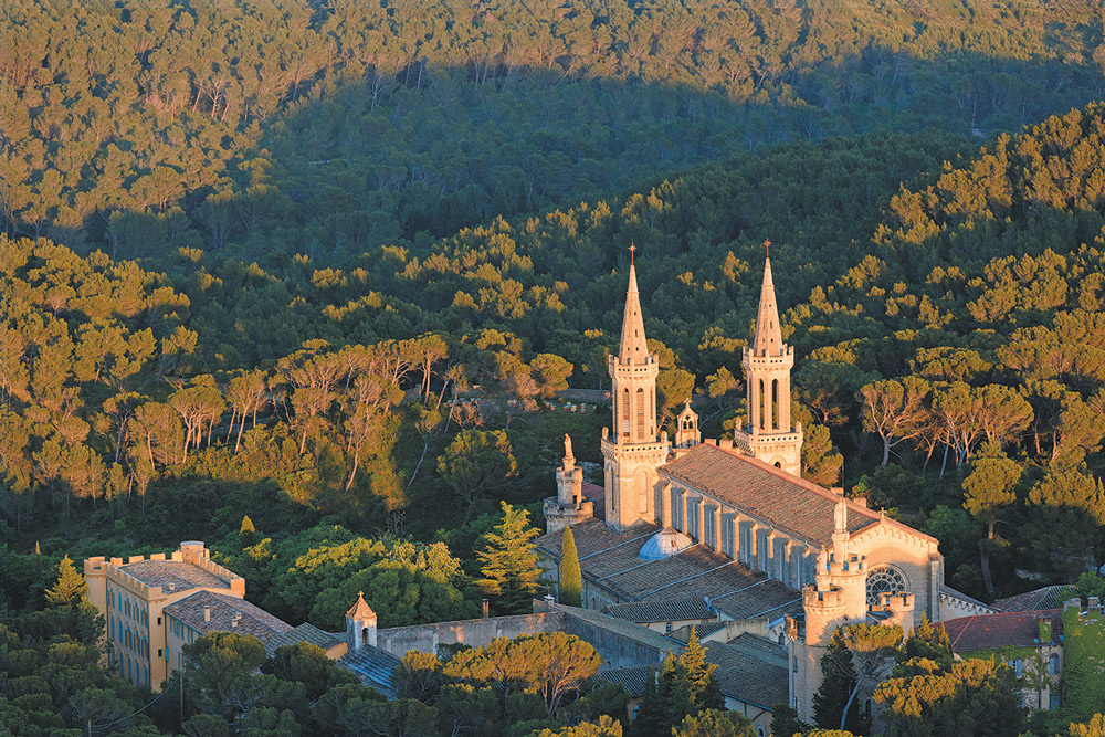 LA PROVENCE - LiFE Style Magazine